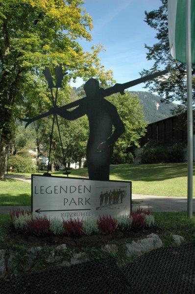 Skulptur für Toni Sailer im Legendenpark Kitzbühel – Valenta Metall GmbH