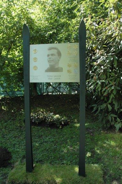 Skulptur für Toni Sailer im Legendenpark Kitzbühel – Valenta Metall GmbH