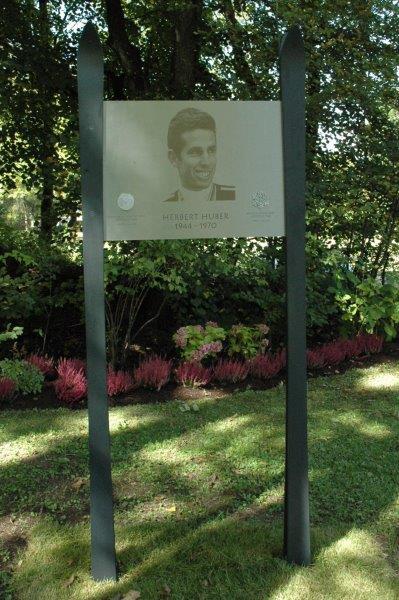Skulptur für Toni Sailer im Legendenpark Kitzbühel – Valenta Metall GmbH